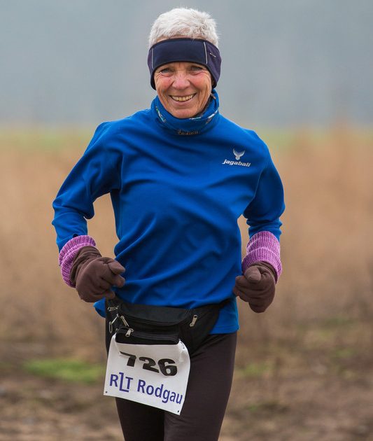 Jubiläumsläuferin Ruth Jäger: Die Dauerläuferin - Mainova Frankfurt ...