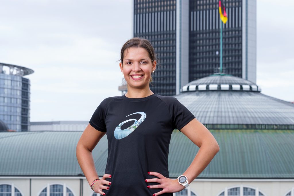 #Marathongirl Anna Wellbrock: Die Gesellige. - Mainova Frankfurt Marathon