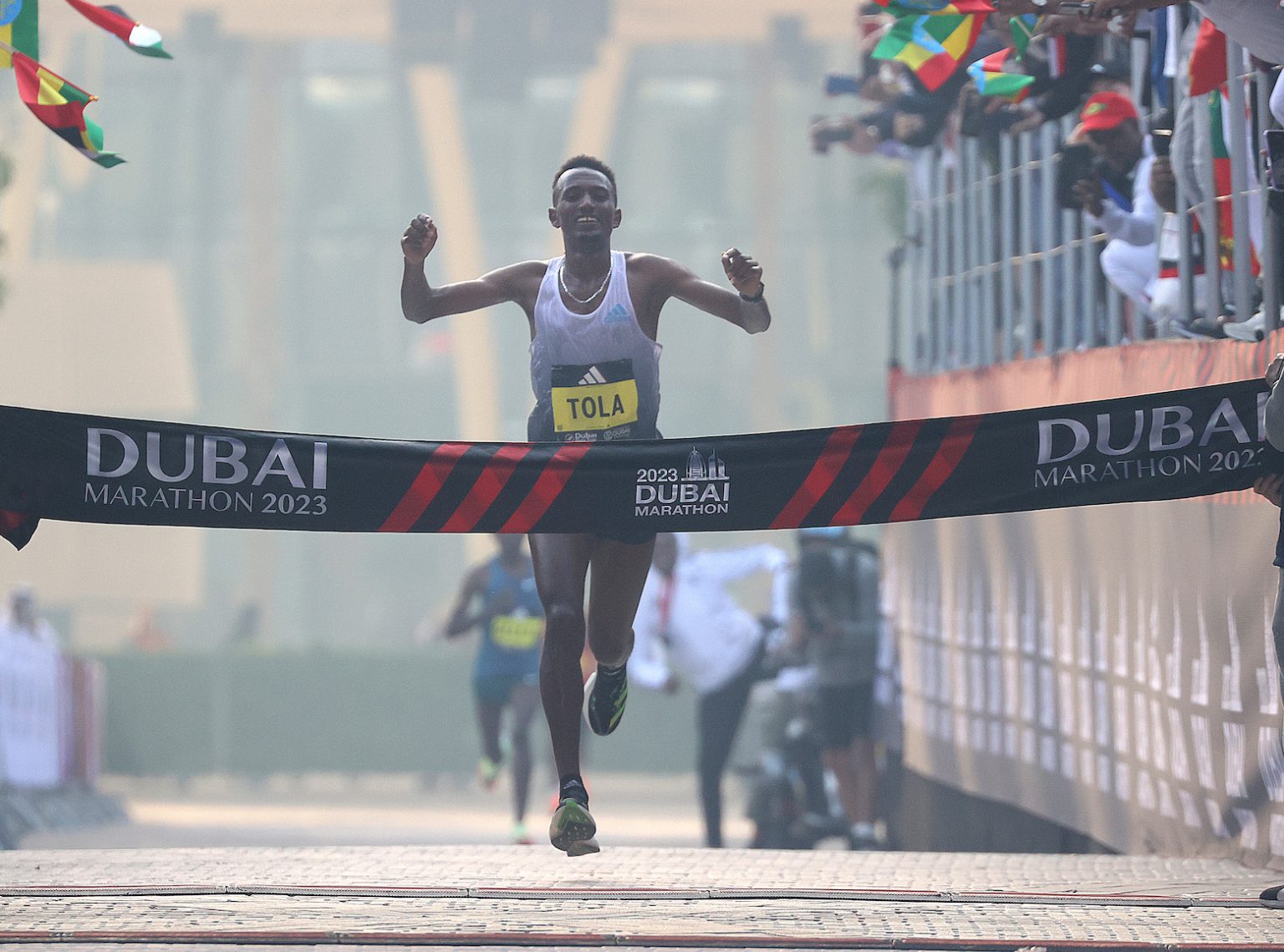 Debütant Abdisa Tola und Schwägerin Dera Dida machen Dubai-Marathon zur ...